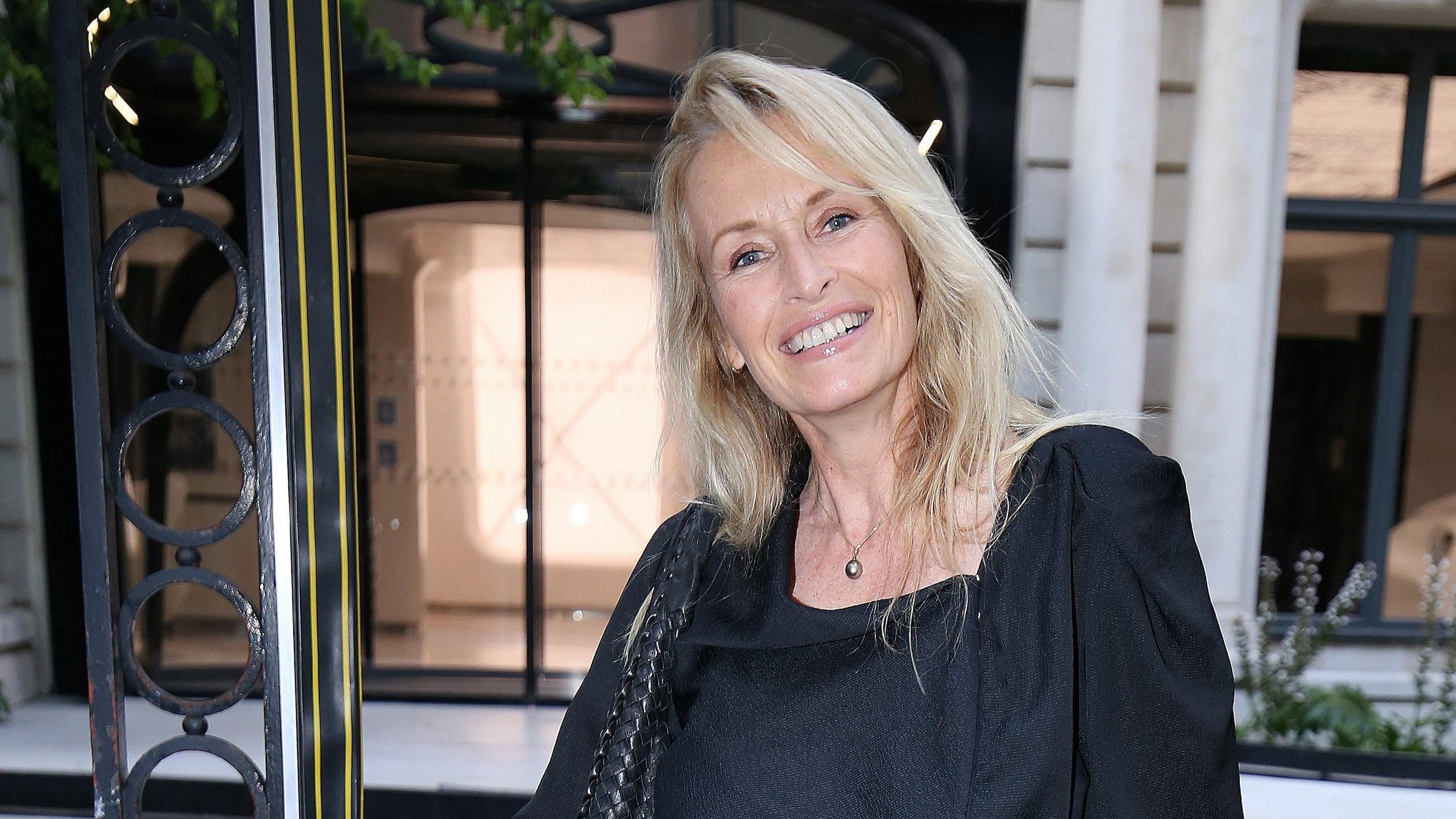 Estelle Lefébure dévoile de rares photos avec son fils Giuliano : “Mon ...