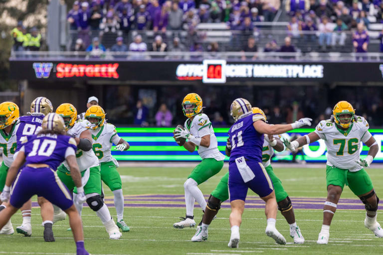 No. 6 Oregon Ducks secure playoff berth with win over Washington ...