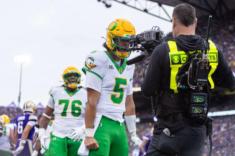 No. 6 Oregon Ducks secure playoff berth with win over Washington ...