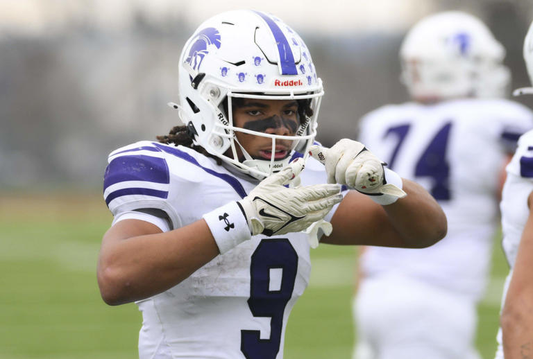 Upset! McGee runs wild, Sumner knocks off undefeated rival, No. 1 Puyallup
