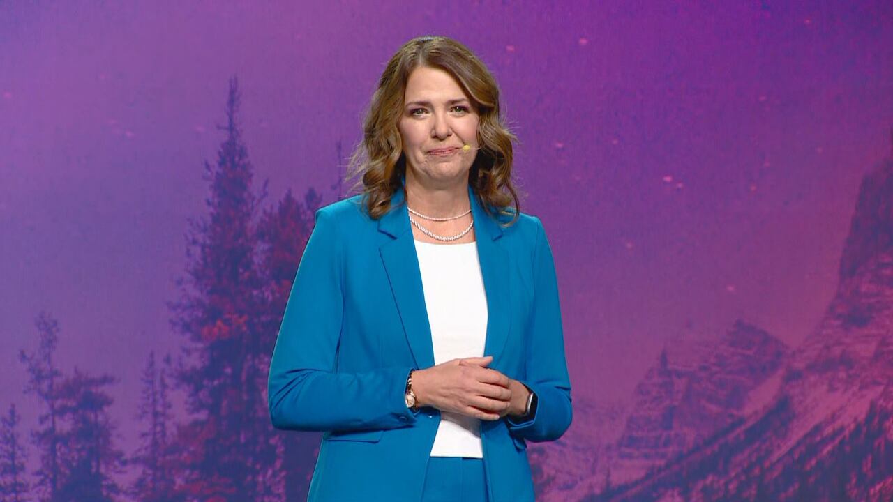 Danielle Smith vows to fight federal firearm 'seizure' program next week