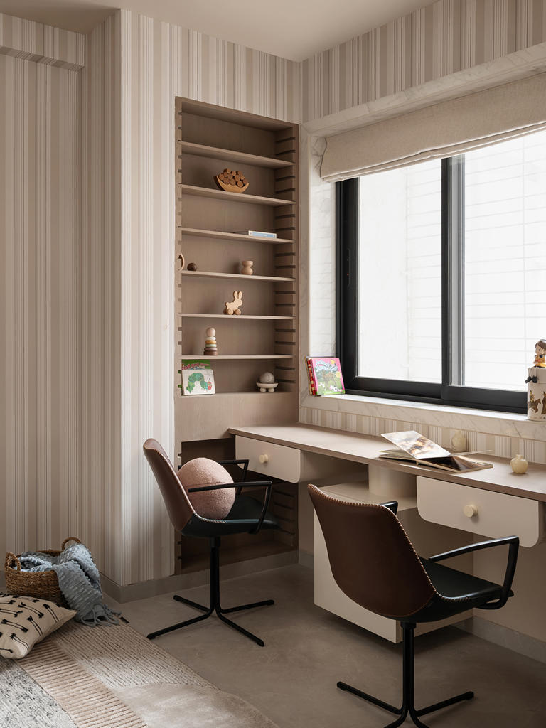 Adjustable Shelves That Aren’t Ugly Do Exist