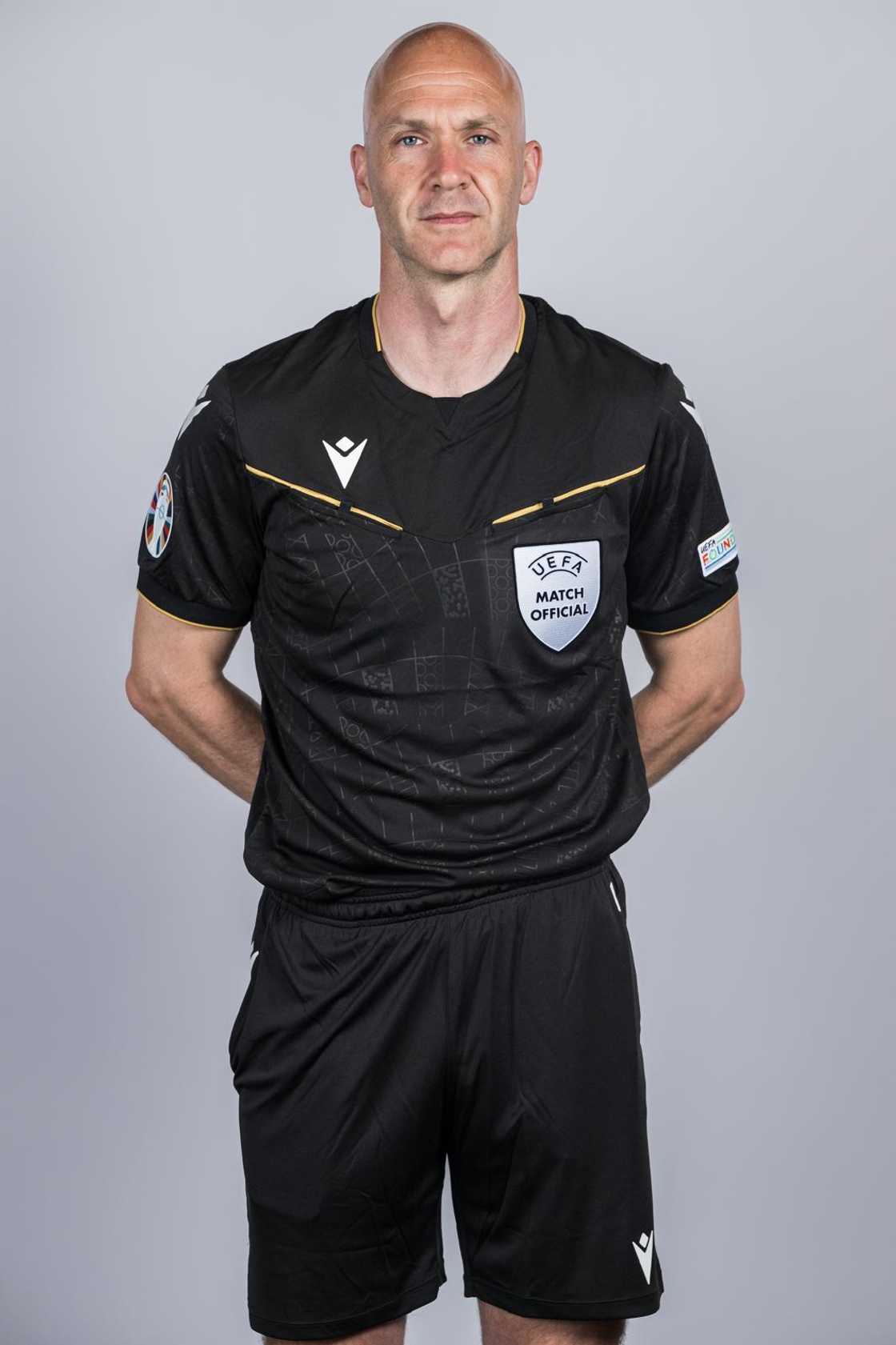 Anthony Taylor: Controversial referee selected for Chelsea vs Arsenal ...