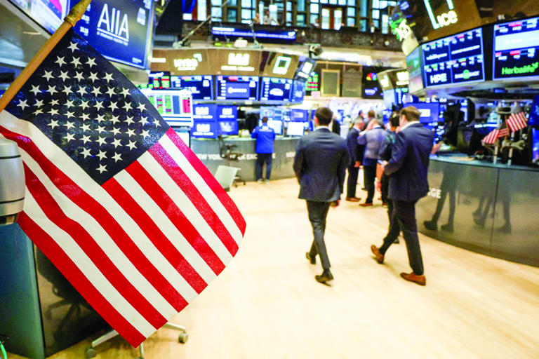 US STOCKS-Wall Street edges higher in thin post-holiday trade