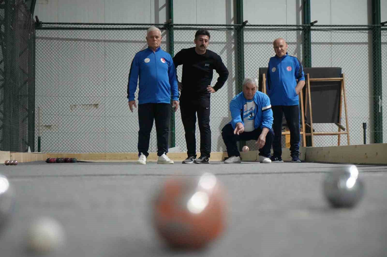 Bayburt’ta renkli görüntülere sahne olan bocce final müsabakası dostluk ...