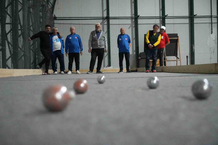 Bayburt’ta renkli görüntülere sahne olan bocce final müsabakası dostluk ...