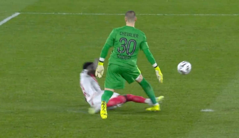 PSG. Chevalier’s ankle in bad shape: “It’s a red card 100 times out of 100”