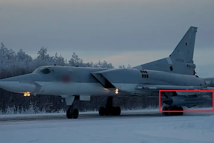 Russian Tu-22M3 bombers armed with Kh-32 supersonic missiles roar ...