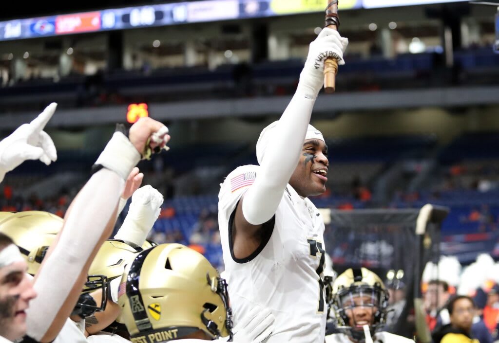 Army Secures Bowl Eligibility With 27–24 Comeback Win Over UTSA