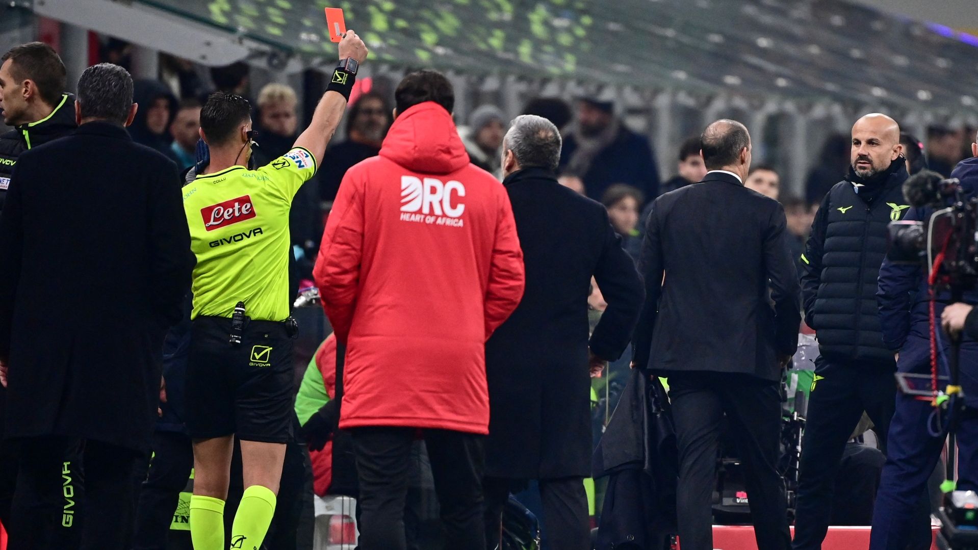 Allegri espulso: faccia a faccia col vice di Sarri, rissa nel finale di ...
