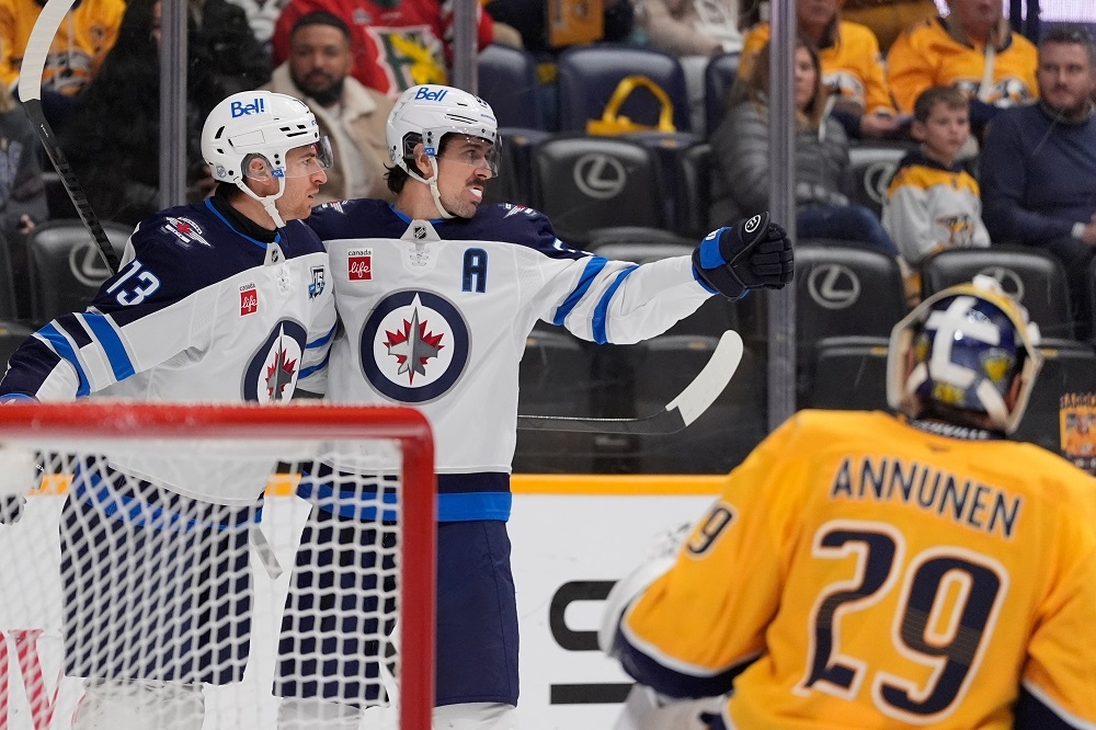 Jets snap a 4-game losing skid in a 5-2 win over the Nashville Predators