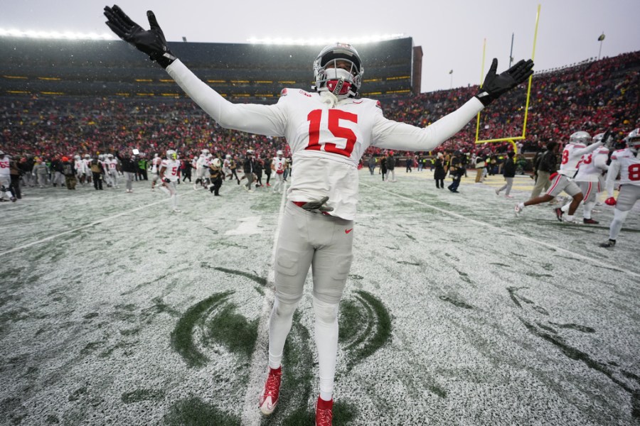 Buckeyes end losing streak, beats Michigan 27-9, earning spot in Big ...