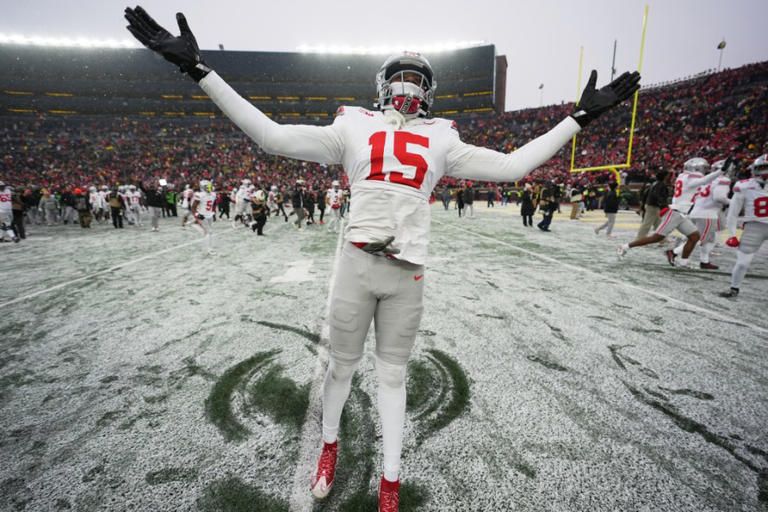 Buckeyes end losing streak, beats Michigan 27-9, earning spot in Big ...