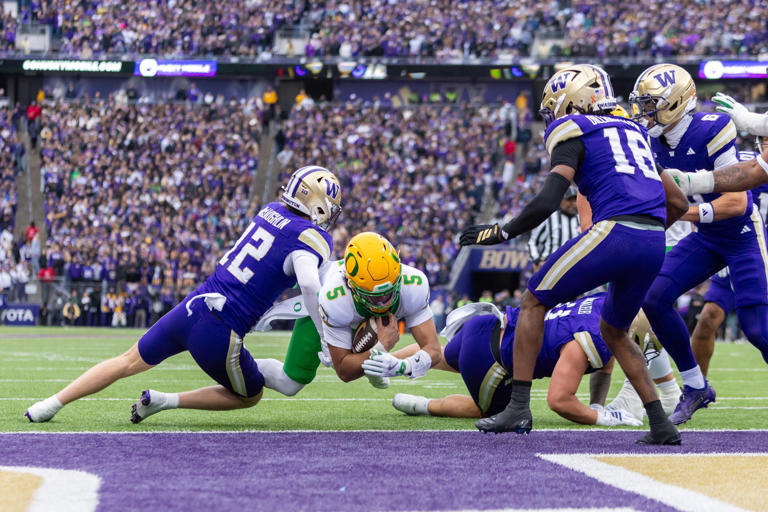 No. 6 Oregon Ducks secure playoff berth with win over Washington ...