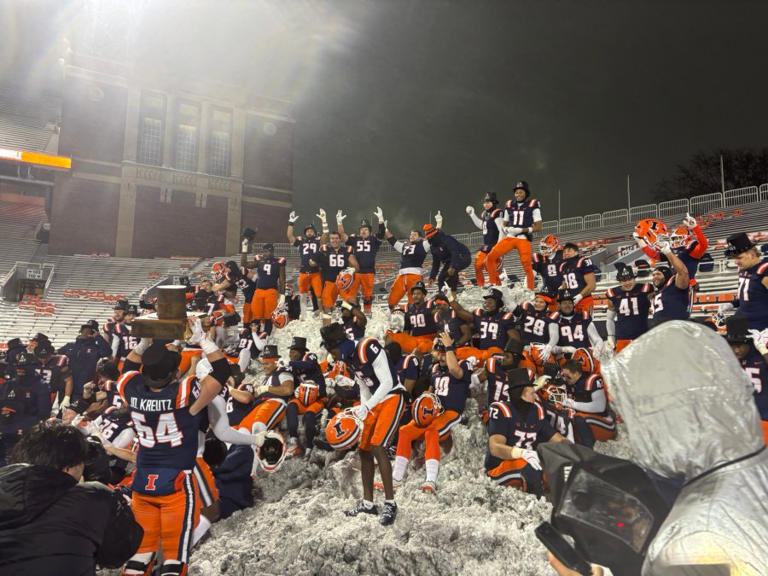 Snow day in Gies Memorial Stadium sees Illini defend the Hat Trophy