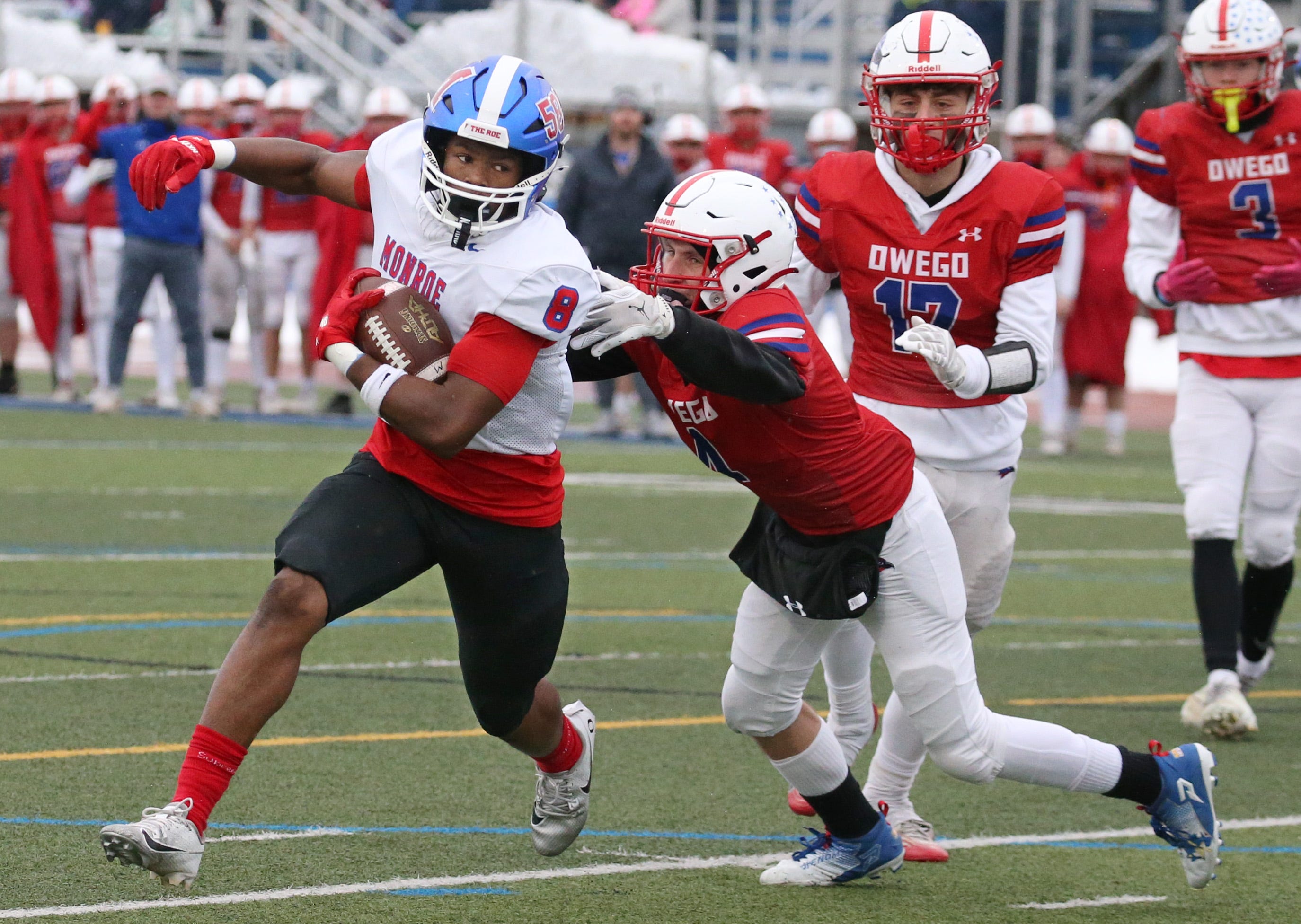 Monroe makes history with dominant win in state football championship