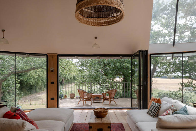 This unusual Hertfordshire roundhouse is an idyllic hideaway — and it ...