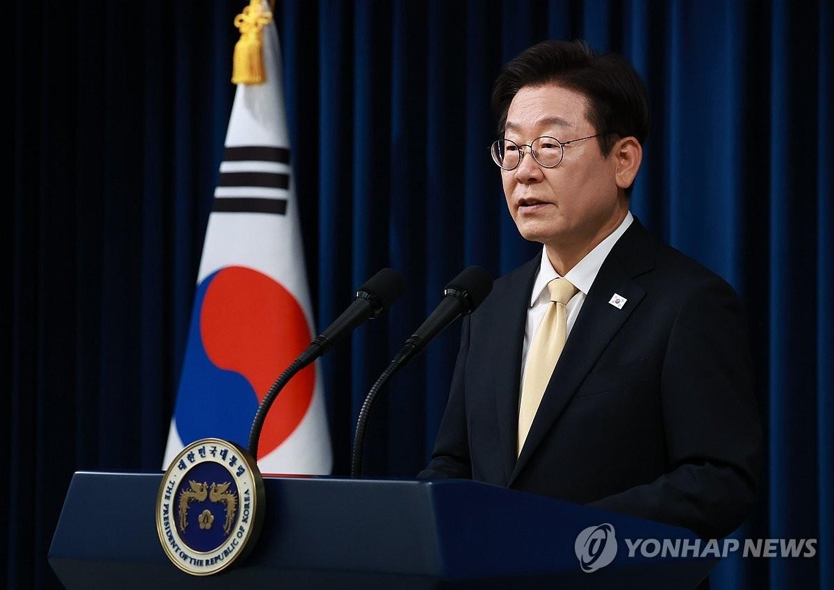 (LEAD) Lee to deliver special address on 1st anniv. of martial law ...