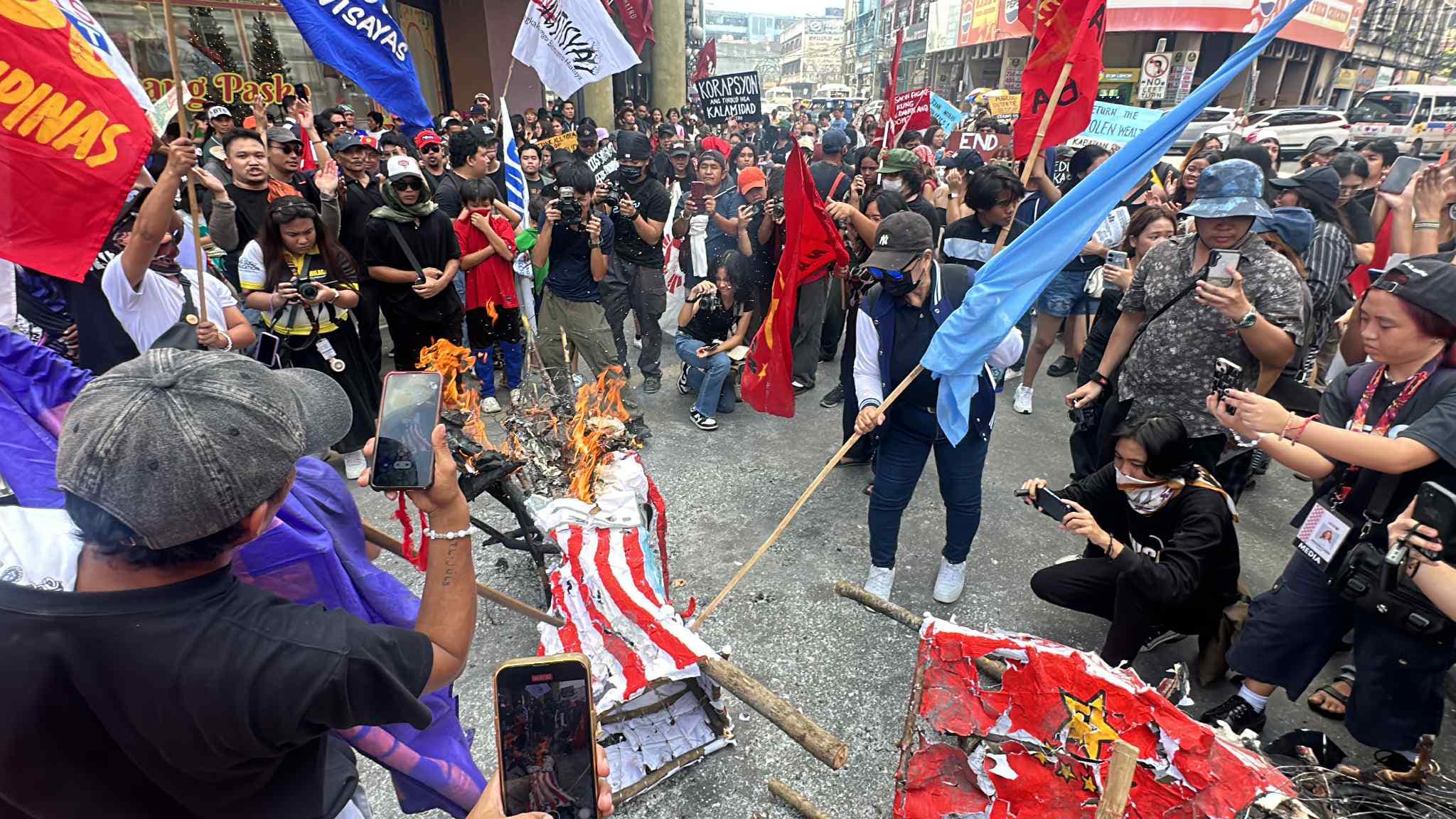 LOOK: Cause-oriented groups stage anti-corruption rallies in Cebu, Tacloban