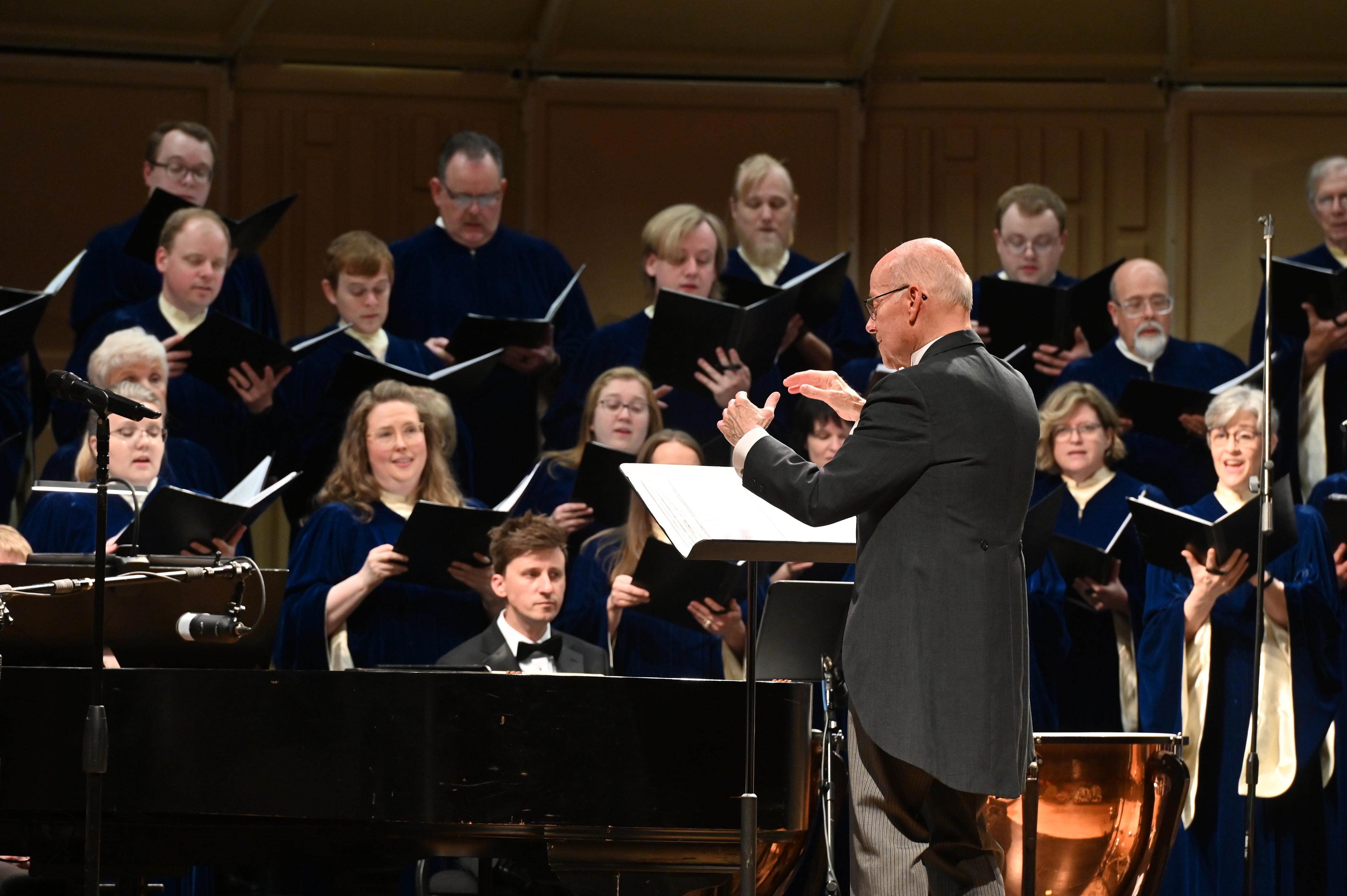 Coshocton choir marks 55th season with holiday performance