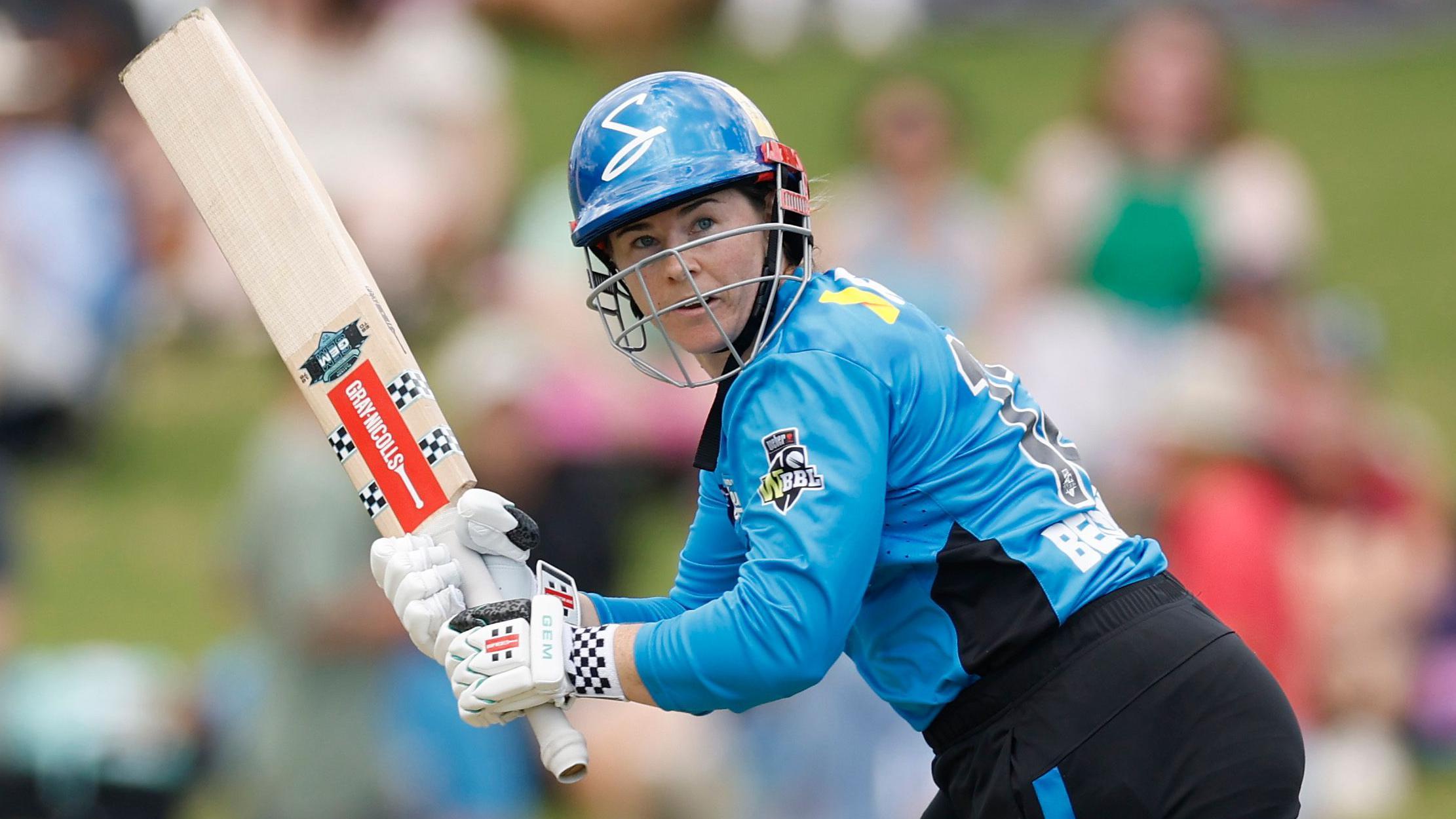 Beaumont and Perry hit Strikers & Sixers to wins in WBBL