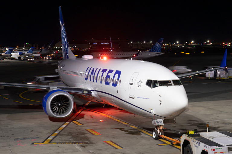 United Airlines' brilliant live tracking ad pushes travelers further ...