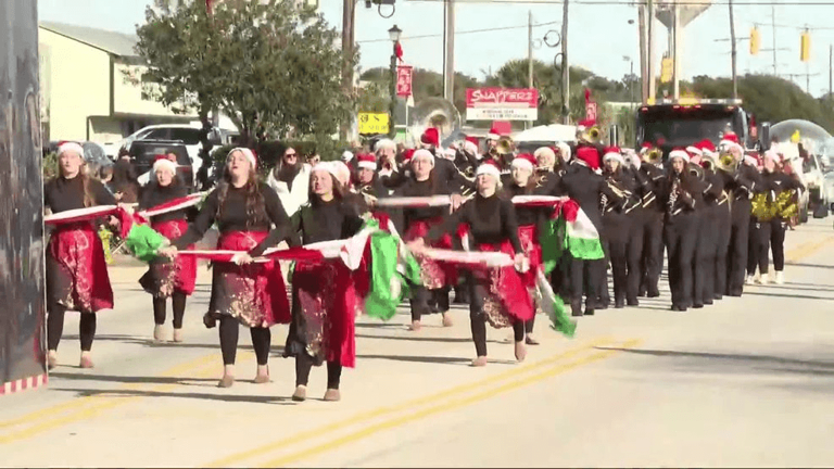 Jingle all the way: Emerald Isle parade leaves visitors feeling merry ...