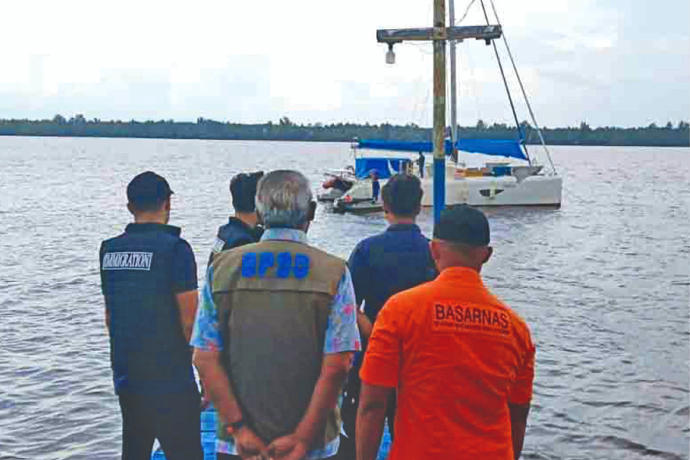 Kapal Pesiar Bocor, Pasutri Asal Belgia Terdampar di Wilayah Kotim