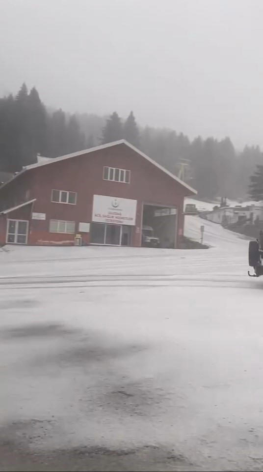 Uludağ’da kar yağışı etkisini gösterdi