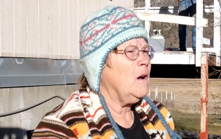 Helping her sister on a ladder turned into the moment a Secret Santa ...