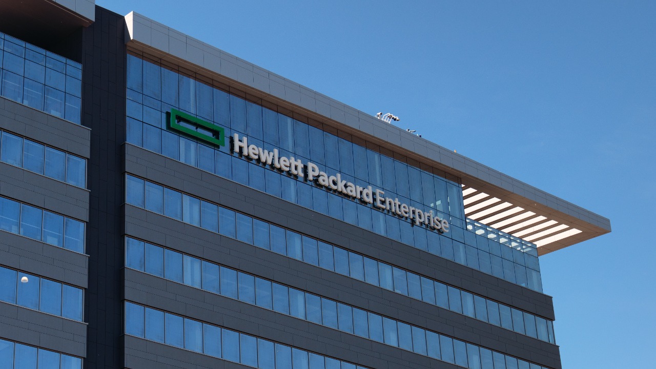 HP to lay off 6,000 workers amid big AI pivot