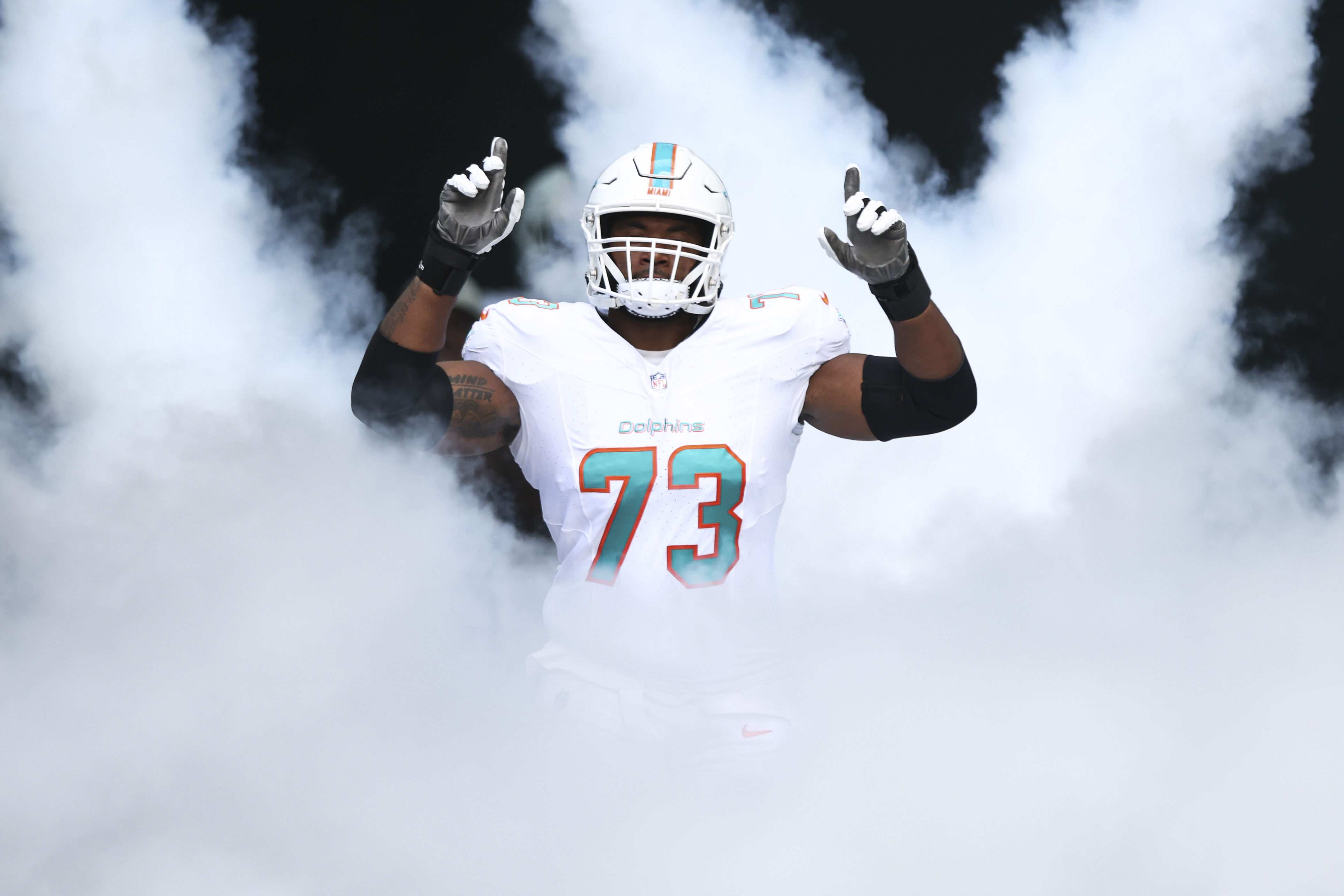 Dolphins adding offensive line help in late Week 13 roster move