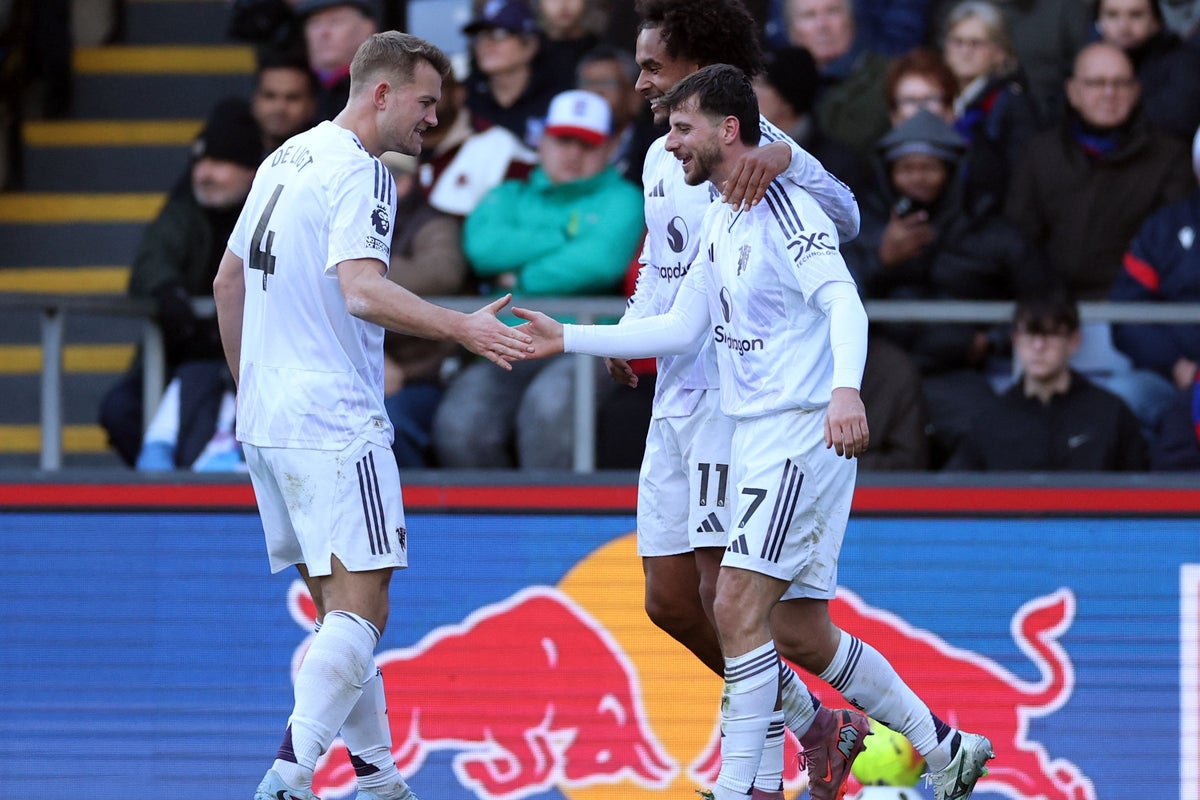 Zirkzee and Mount secure comeback as Man Utd triumph over Palace