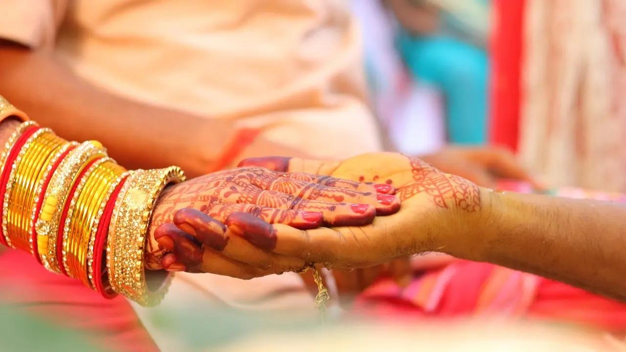 Woman `marries` corpse after her father, brothers kill boyfriend in Nanded