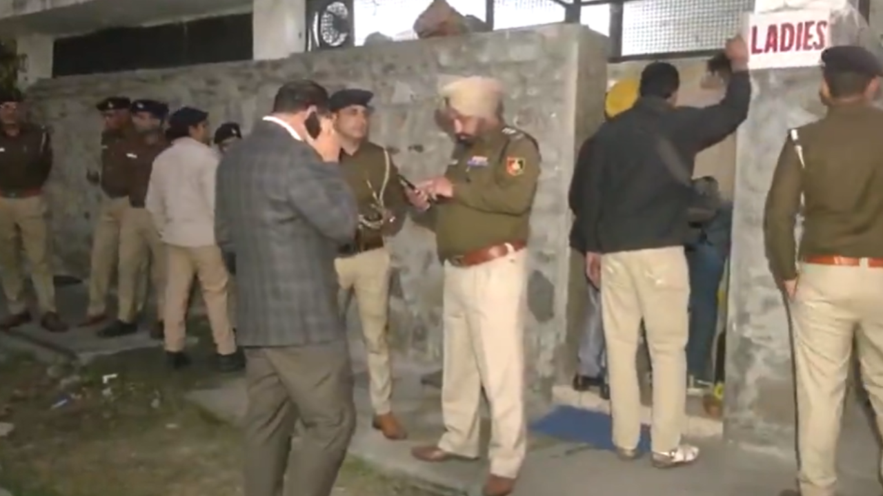 Woman Found Dead In Chandigarh's Rose Garden; Knife Recovered from ...