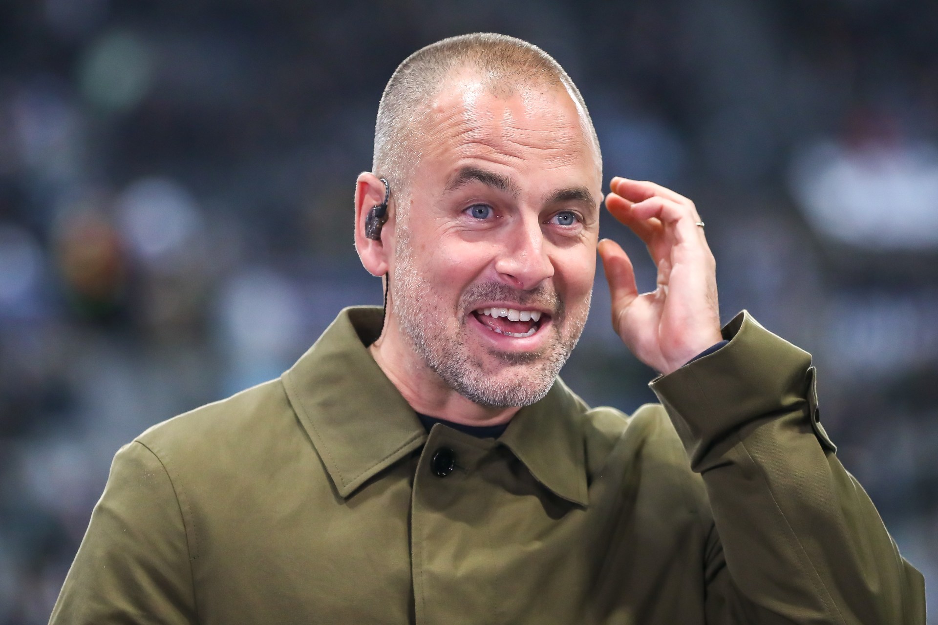 Cole urges Chelsea to sign Barcelona transfer target