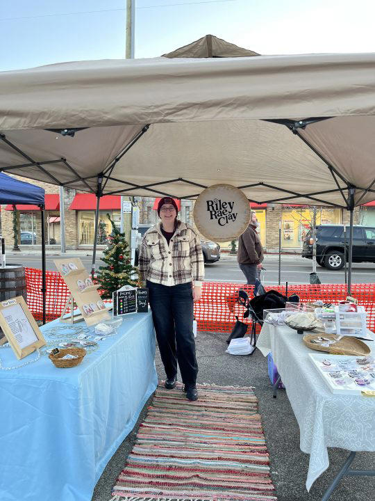 Grand Rapids brewery hosts art market, tree lighting