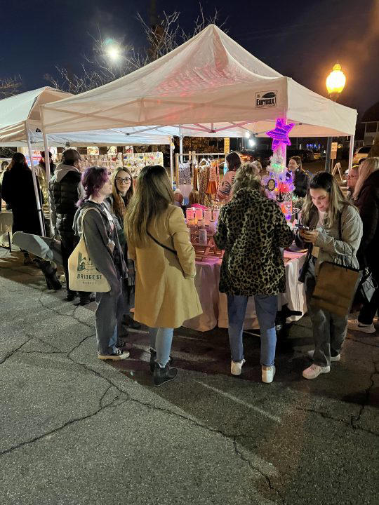 Grand Rapids brewery hosts art market, tree lighting