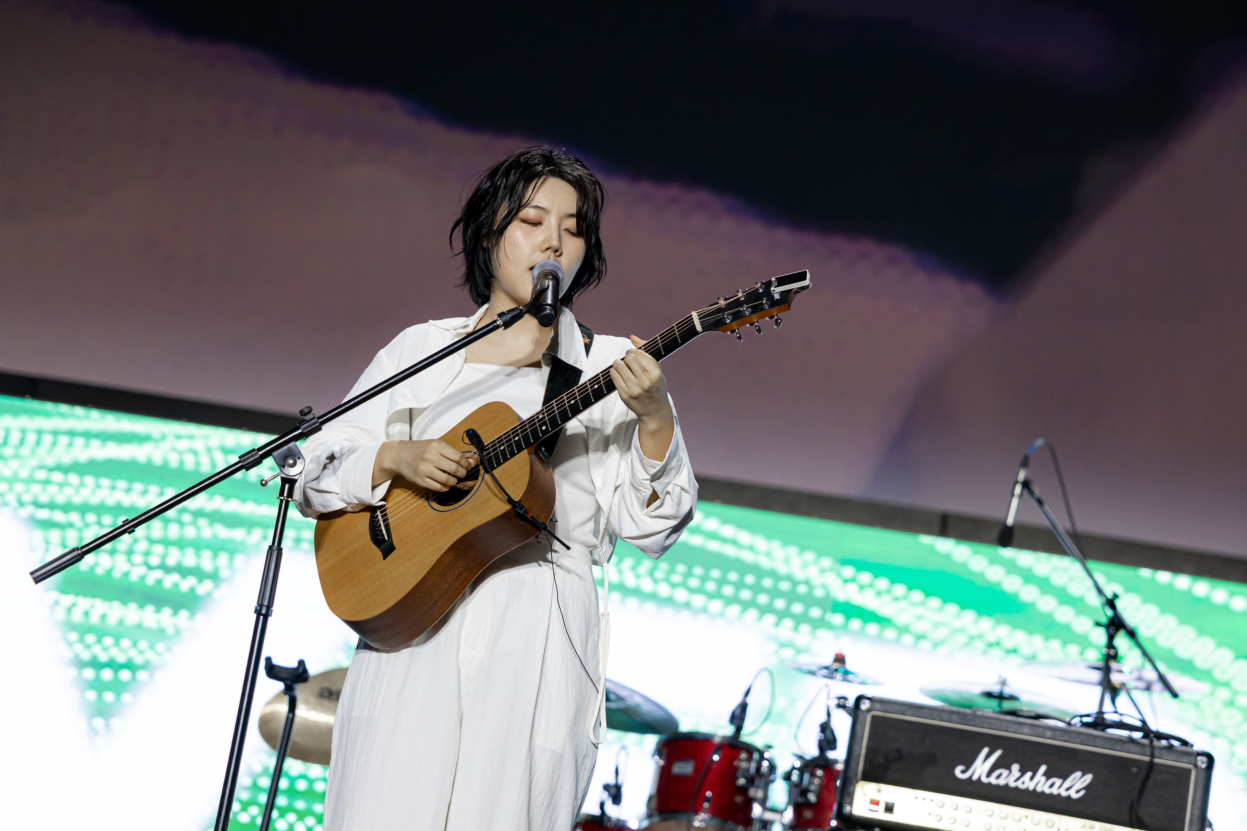 Elaine's Third Album Champions Handcrafted Music Over AI
