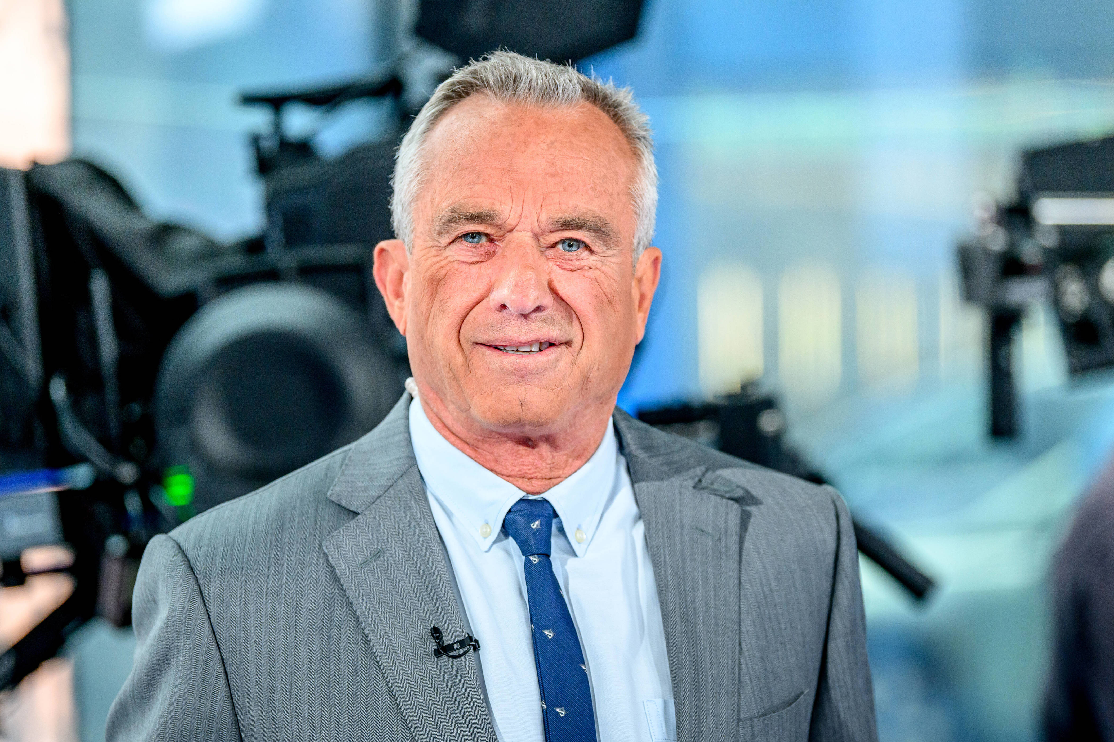 “Why are you posting fake pictures”: RFK jr mocked for sharing AI ...