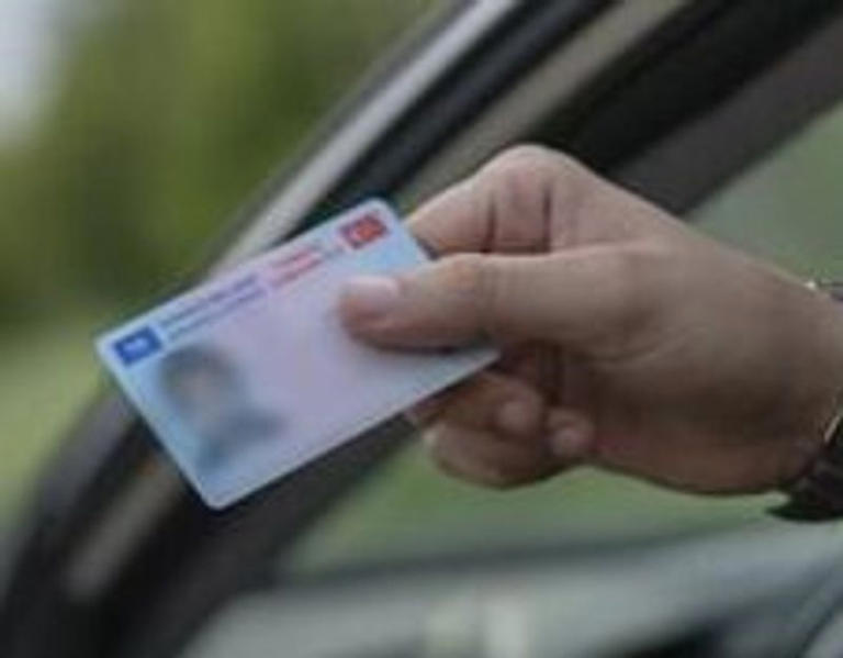 Driving licence valid for 30 days after expiry, accident on last day of ...