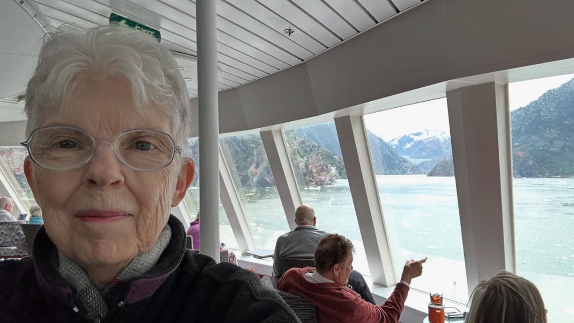 She lives on a cruise ship year-round: at 77, she shows what they never ...