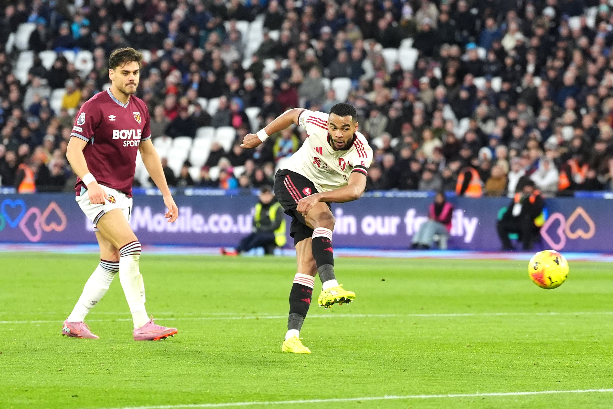 Alexander Isak opens Premier League account as Liverpool win at 10-man ...