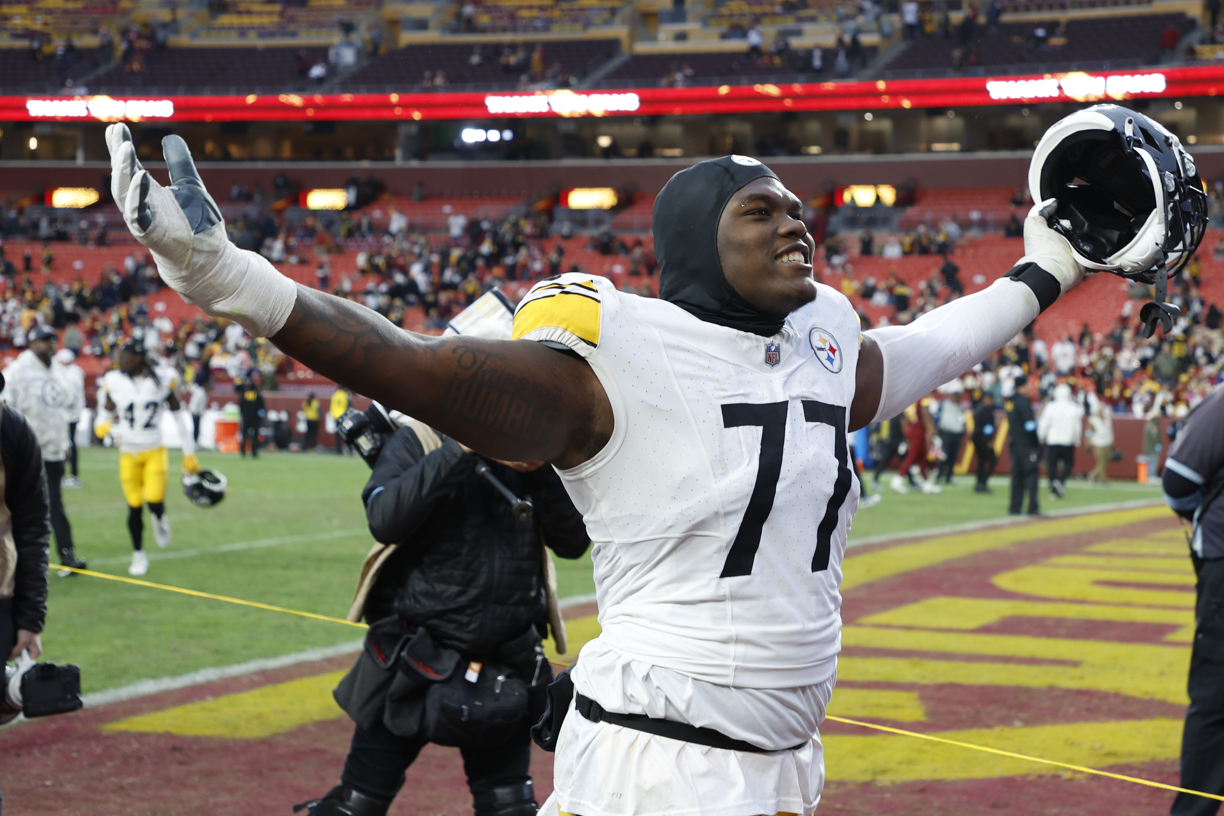 Report: Steelers' Broderick Jones Facing Scary Neck Injury That Has ...