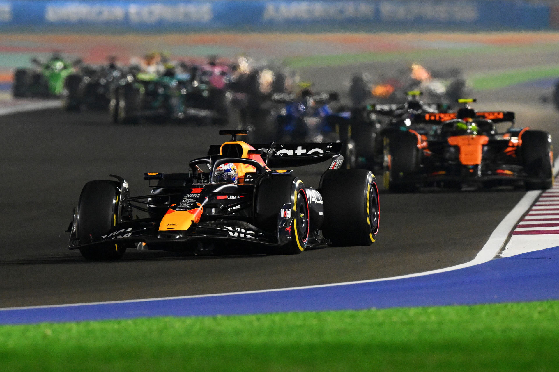 F1-GP Κατάρ: Η McLaren «χάρισε» τη νίκη στον Max Verstappen