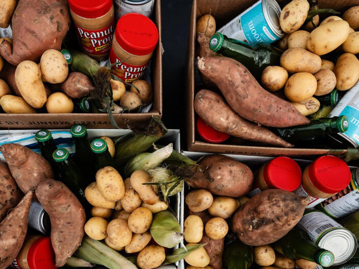 9 strategies to find free or low-cost food when money is tight