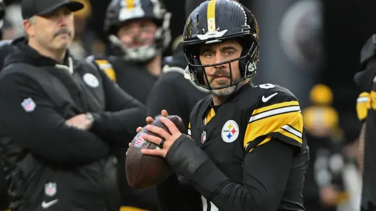 What's wrong with Aaron Rodgers' arm? Why Steelers QB is wearing full ...