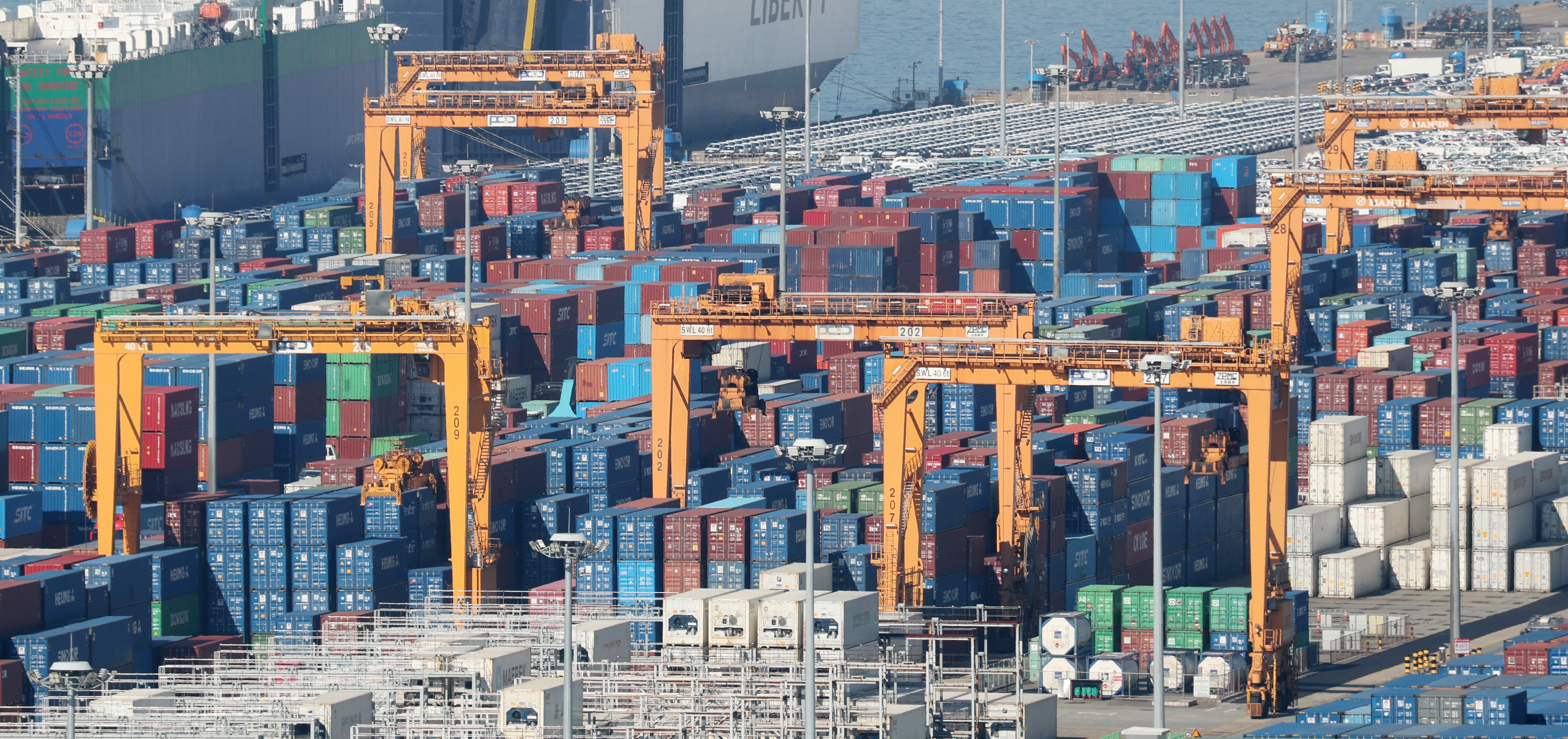 Semiconductor Surge Propels South Korea's Record Exports