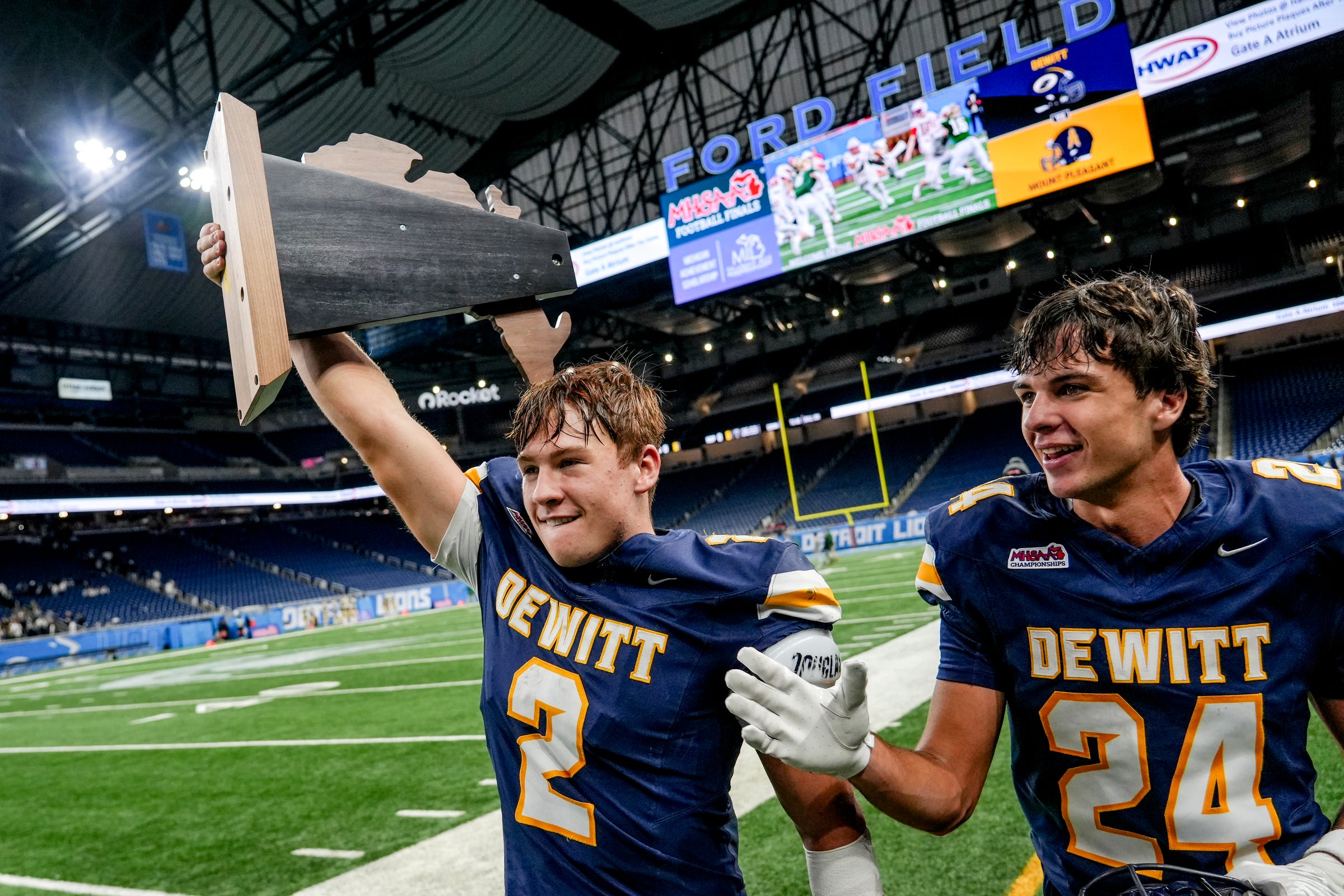 'Special' Traverse Moore's record finish leads DeWitt football to state ...