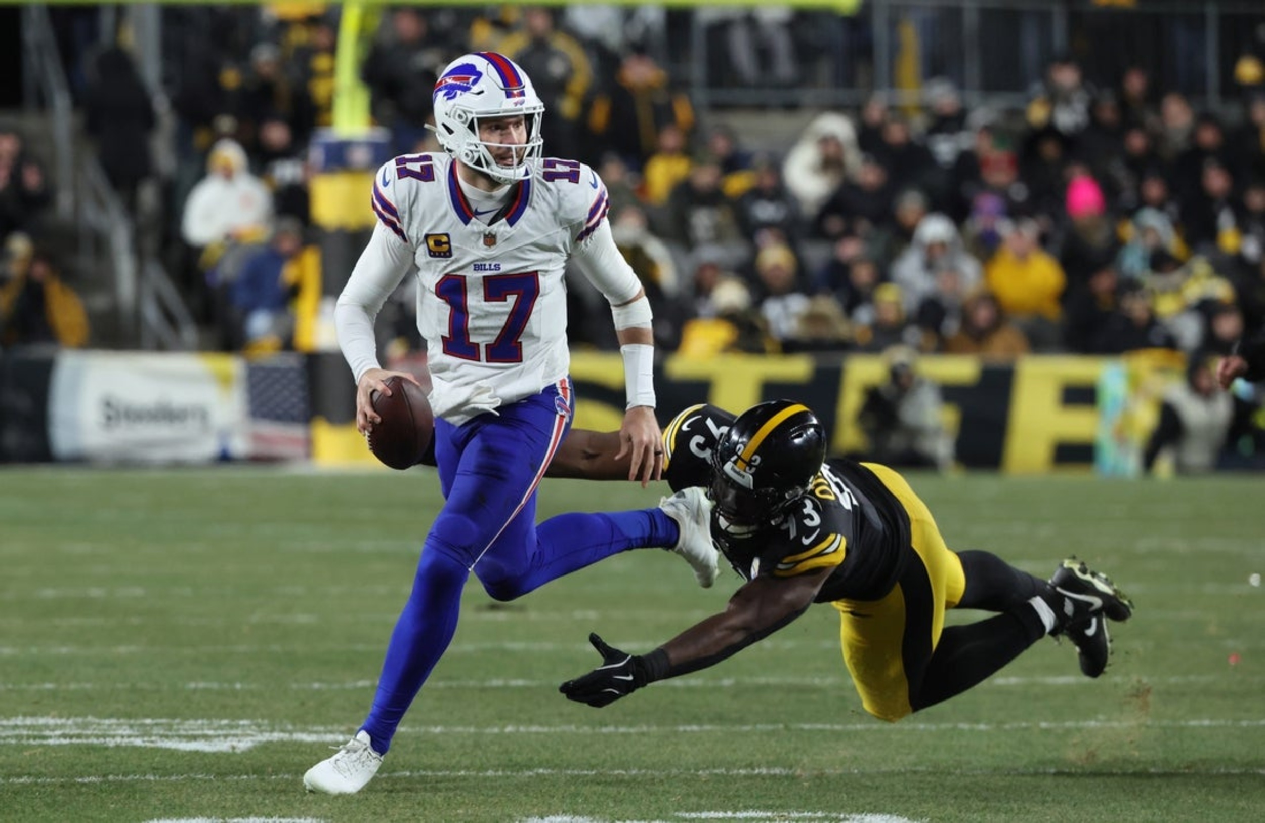 Josh Allen sets rushing TD record, powers Bills to win over Steelers